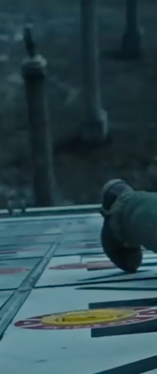 Daniels fighting xenomorph, temple surrounding structure visible ...